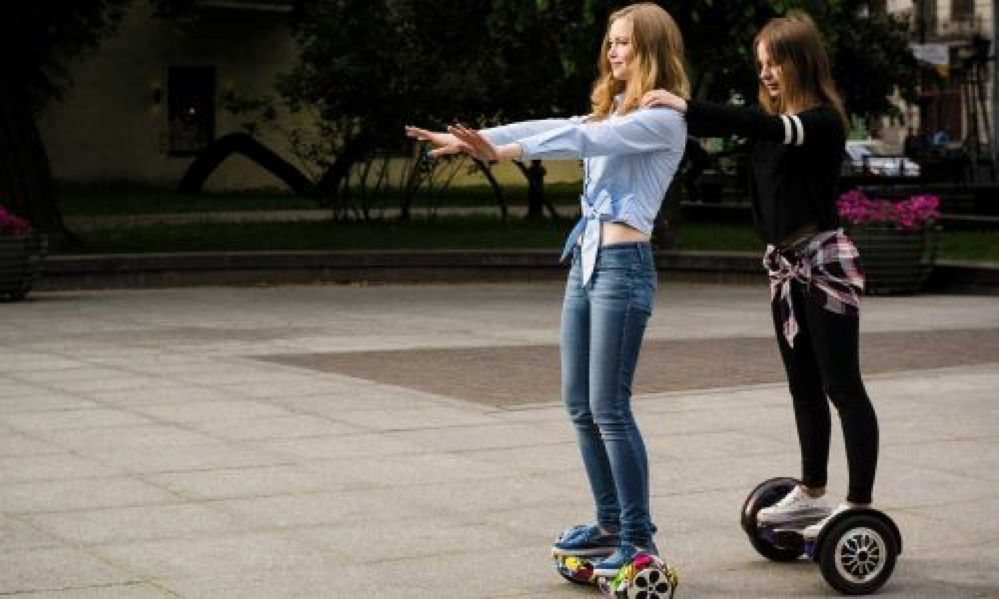 How To Use A Hoverboard - Hoverboard Using tricks